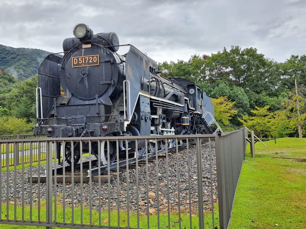 【広島市安芸区】瀬野川公園の大型遊具で思いっきり遊ぼう！ 本物のSL機関車D51に会えるよ！ | 号外NET 広島市